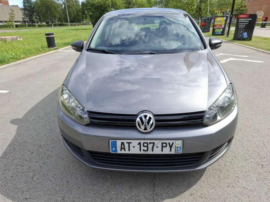 Pelēks Volkswagen Golf 2010 Panevēža, ar dzinēja tilpumu 1.39 L un nobraukumu 252 tūkst. km par 3100 €, foto 3 vietnē AUTOMOTO.COM.LV