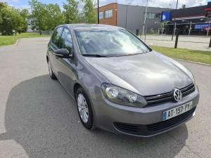 Pelēks Volkswagen Golf 2010 Panevēža, ar dzinēja tilpumu 1.39 L un nobraukumu 252 tūkst. km par 3100 €, foto 5 vietnē AUTOMOTO.COM.LV