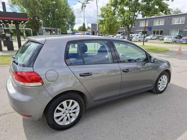 Grey Volkswagen Golf 2010 in Panevezys, with an engine capacity of 1.39 L and mileage of 252 thousand km for 3100 €, photo 6 on AUTOMOTO.COM.LV
