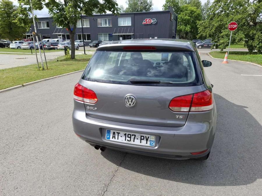 Pelēks Volkswagen Golf 2010 Panevēža, ar dzinēja tilpumu 1.39 L un nobraukumu 252 tūkst. km par 3100 €, foto 9 vietnē AUTOMOTO.COM.LV
