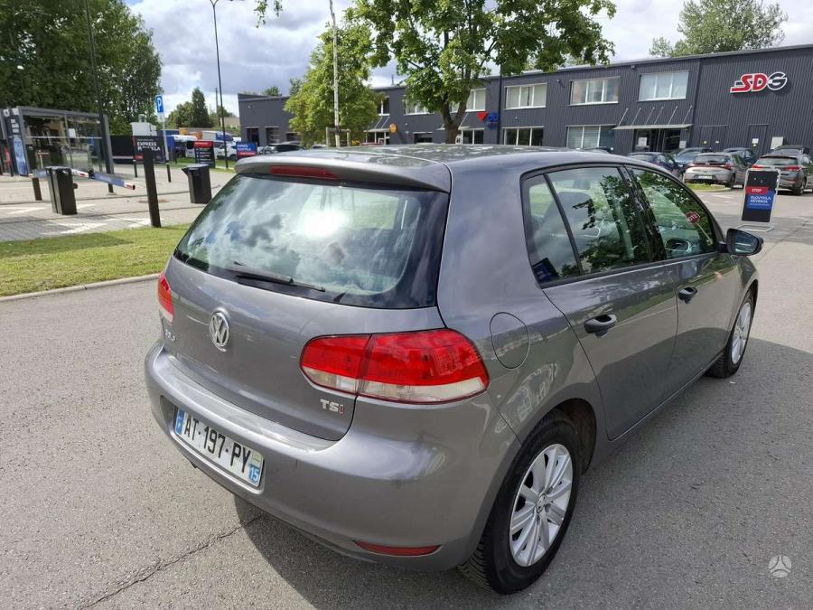 Pelēks Volkswagen Golf 2010 Panevēža, ar dzinēja tilpumu 1.39 L un nobraukumu 252 tūkst. km par 3100 €, foto 10 vietnē AUTOMOTO.COM.LV