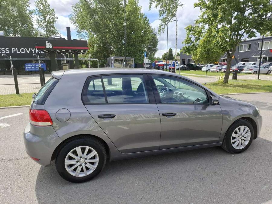 Pelēks Volkswagen Golf 2010 Panevēža, ar dzinēja tilpumu 1.39 L un nobraukumu 252 tūkst. km par 3100 €, foto 11 vietnē AUTOMOTO.COM.LV