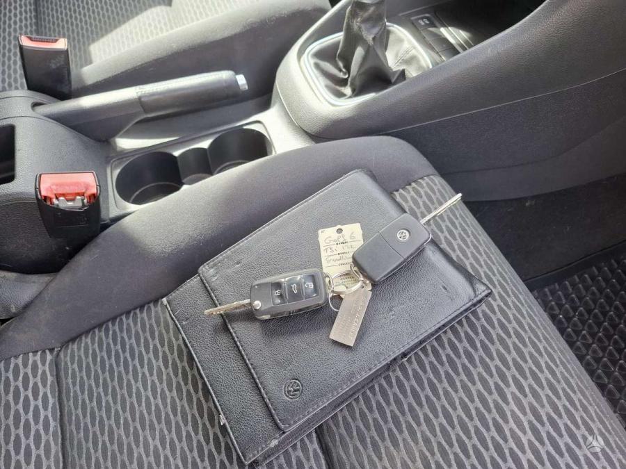 Pelēks Volkswagen Golf 2010 Panevēža, ar dzinēja tilpumu 1.39 L un nobraukumu 252 tūkst. km par 3100 €, foto 13 vietnē AUTOMOTO.COM.LV