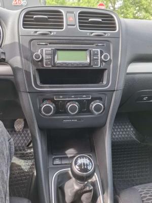 Pelēks Volkswagen Golf 2010 Panevēža, ar dzinēja tilpumu 1.39 L un nobraukumu 252 tūkst. km par 3100 €, foto 16 vietnē AUTOMOTO.COM.LV