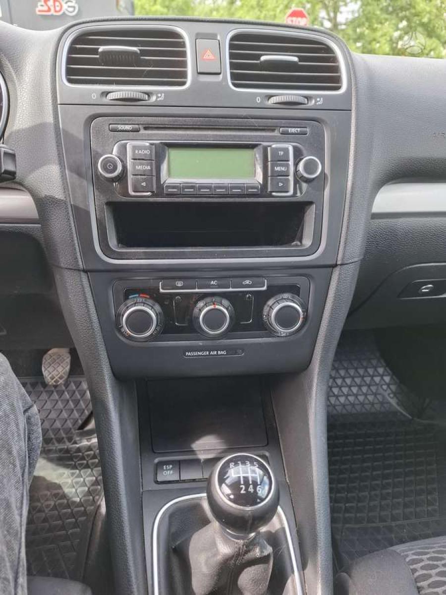Pelēks Volkswagen Golf 2010 Panevēža, ar dzinēja tilpumu 1.39 L un nobraukumu 252 tūkst. km par 3100 €, foto 16 vietnē AUTOMOTO.COM.LV