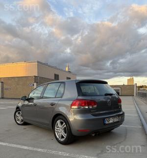 Pelēks Volkswagen Golf 2010 Rīga, ar dzinēja tilpumu 2.00 L un nobraukumu 334 tūkst. km par 2890 €, foto 4 vietnē AUTOMOTO.COM.LV