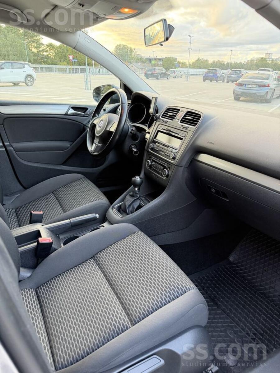 Pelēks Volkswagen Golf 2010 Rīga, ar dzinēja tilpumu 2.00 L un nobraukumu 334 tūkst. km par 2890 €, foto 8 vietnē AUTOMOTO.COM.LV