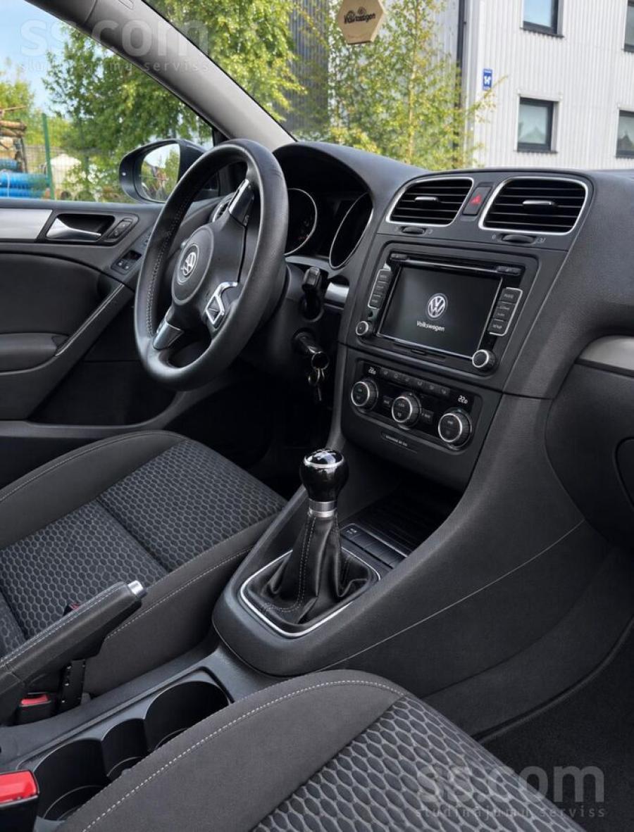 Grey Volkswagen Golf 2010 in Riga, with an engine capacity of 1.40 L and mileage of 295 thousand km for 2200 €, photo 5 on AUTOMOTO.COM.LV