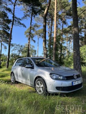 Pelēks Volkswagen Golf 2011 Liepāja, ar dzinēja tilpumu 1.20 L un nobraukumu 233 tūkst. km par 2300 €, foto 2 vietnē AUTOMOTO.COM.LV