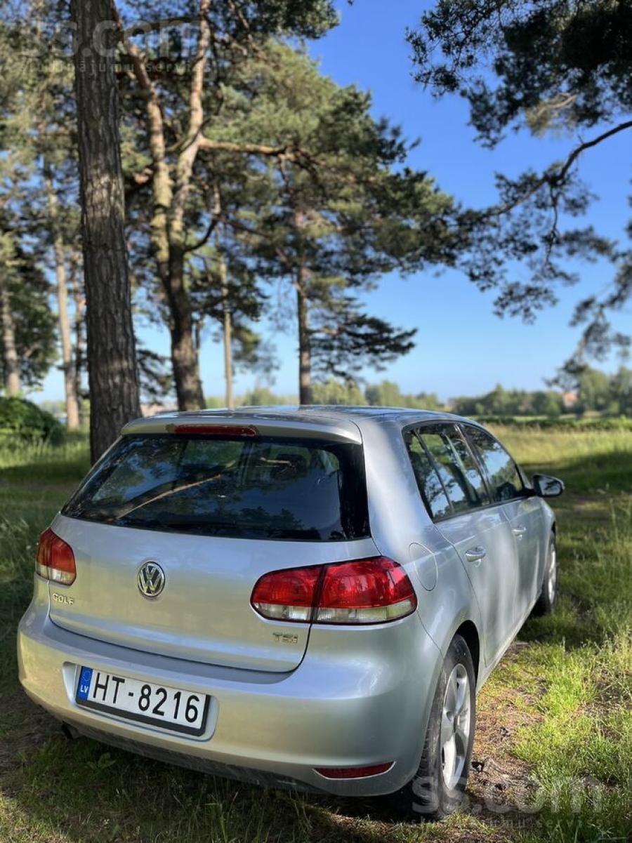 Pelēks Volkswagen Golf 2011 Liepāja, ar dzinēja tilpumu 1.20 L un nobraukumu 233 tūkst. km par 2300 €, foto 3 vietnē AUTOMOTO.COM.LV
