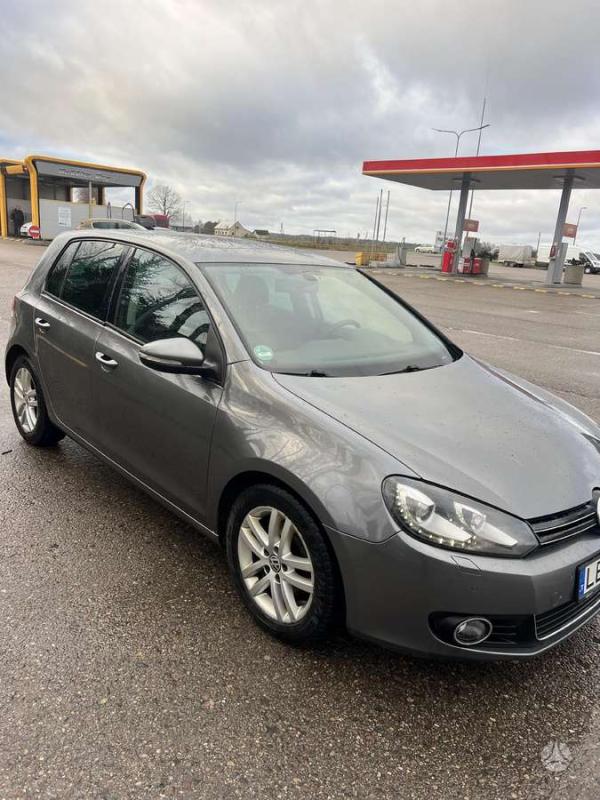 Grey Volkswagen Golf 2011 in Sakiai, with an engine capacity of 1.60 L and mileage of 291 thousand km for 6000 €, photo 1 on AUTOMOTO.COM.LV