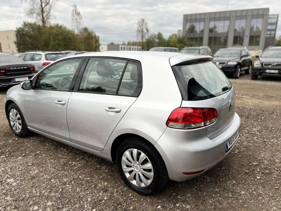 Grey Volkswagen Golf 2011 in Vilnius, with an engine capacity of 1.20 L and mileage of 252 thousand km for 4999 €, photo 4 on AUTOMOTO.COM.LV