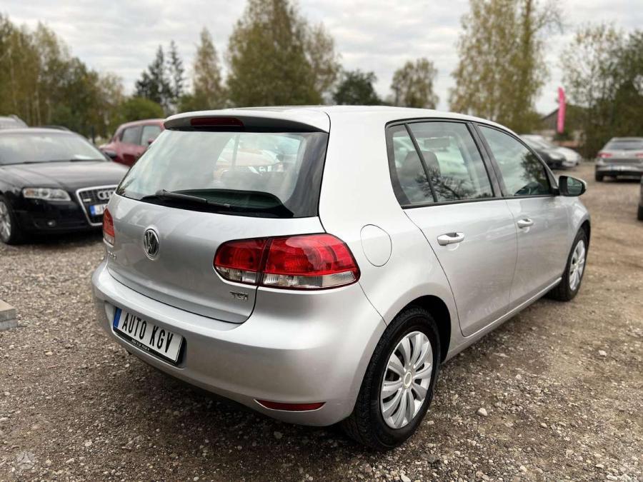Grey Volkswagen Golf 2011 in Vilnius, with an engine capacity of 1.20 L and mileage of 252 thousand km for 4999 €, photo 6 on AUTOMOTO.COM.LV