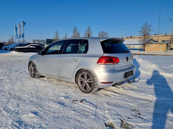Pelēks Volkswagen Golf 2011 Šauļi, ar dzinēja tilpumu 1.20 L un nobraukumu 230 tūkst. km par 4650 €, foto 4 vietnē AUTOMOTO.COM.LV