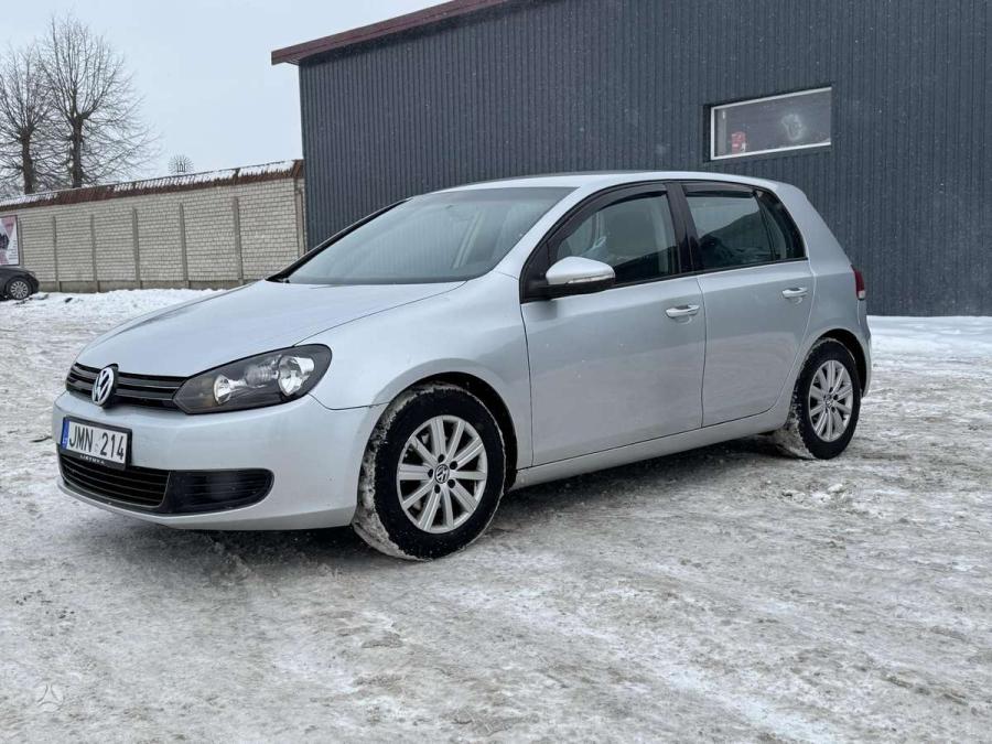 Pelēks Volkswagen Golf 2011 Tauragė, ar dzinēja tilpumu 1.60 L un nobraukumu 162 tūkst. km par 3580 €, foto 1 vietnē AUTOMOTO.COM.LV