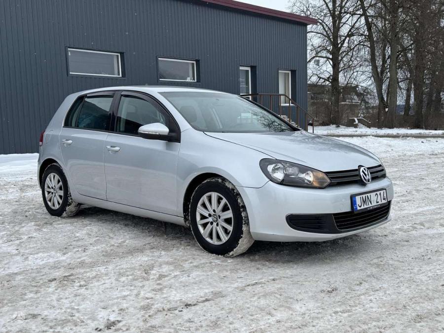Pelēks Volkswagen Golf 2011 Tauragė, ar dzinēja tilpumu 1.60 L un nobraukumu 162 tūkst. km par 3580 €, foto 2 vietnē AUTOMOTO.COM.LV