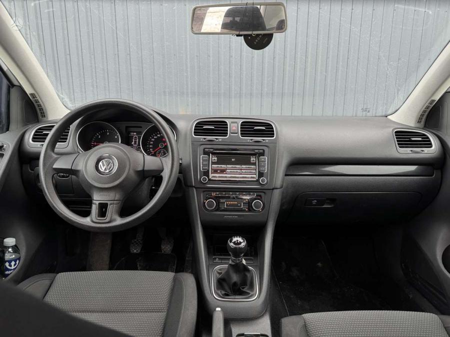 Pelēks Volkswagen Golf 2011 Tauragė, ar dzinēja tilpumu 1.60 L un nobraukumu 162 tūkst. km par 3580 €, foto 9 vietnē AUTOMOTO.COM.LV