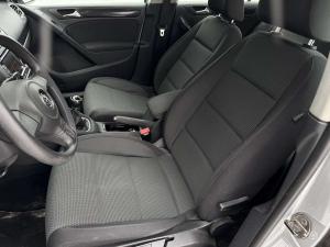 Pelēks Volkswagen Golf 2011 Tauragė, ar dzinēja tilpumu 1.60 L un nobraukumu 162 tūkst. km par 3580 €, foto 10 vietnē AUTOMOTO.COM.LV
