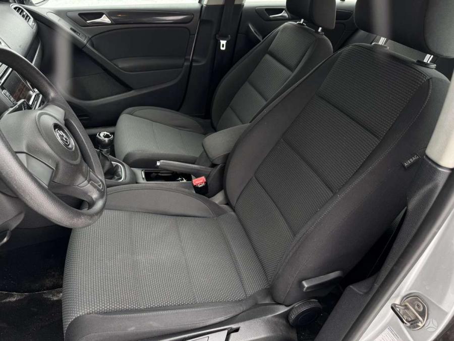 Pelēks Volkswagen Golf 2011 Tauragė, ar dzinēja tilpumu 1.60 L un nobraukumu 162 tūkst. km par 3580 €, foto 10 vietnē AUTOMOTO.COM.LV