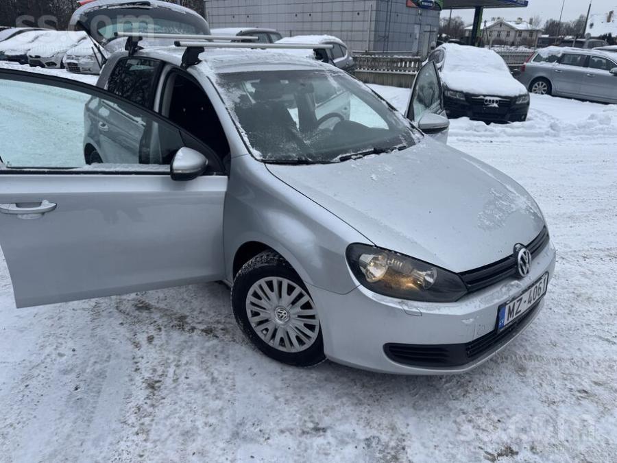 Grey Volkswagen Golf 2011 in Riga, with an engine capacity of 1.40 L and mileage of 302 thousand km for 2450 €, photo 1 on AUTOMOTO.COM.LV