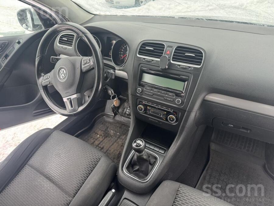 Grey Volkswagen Golf 2011 in Riga, with an engine capacity of 1.40 L and mileage of 302 thousand km for 2450 €, photo 6 on AUTOMOTO.COM.LV