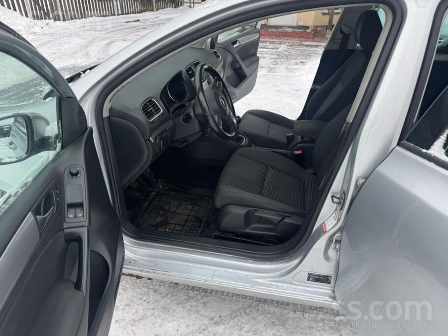Grey Volkswagen Golf 2011 in Riga, with an engine capacity of 1.40 L and mileage of 302 thousand km for 2450 €, photo 8 on AUTOMOTO.COM.LV