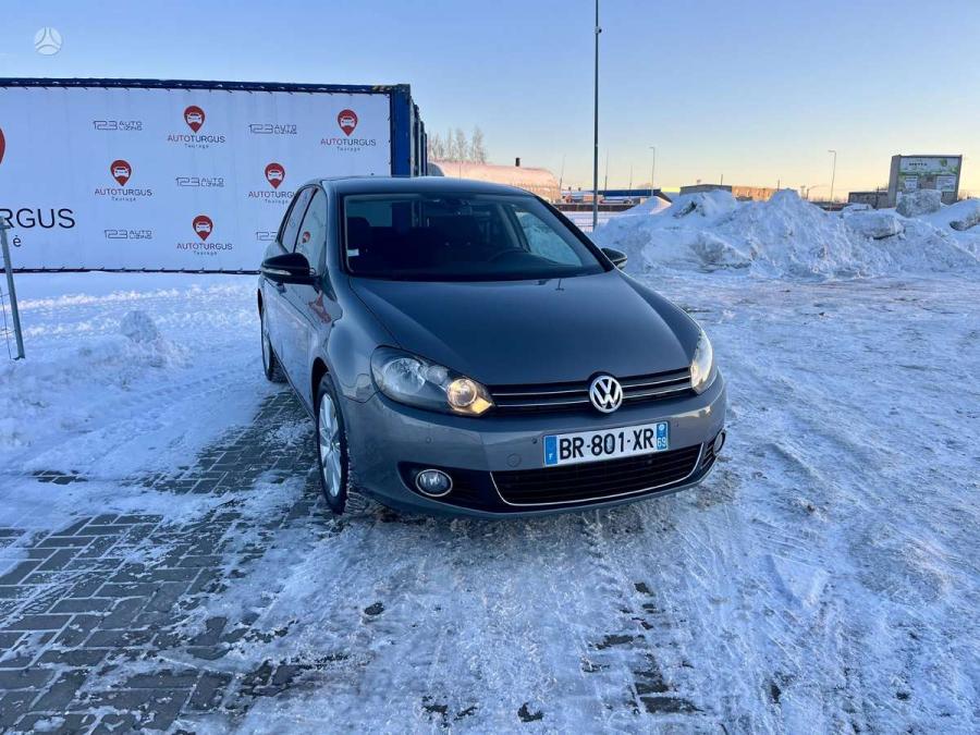 Pelēks Volkswagen Golf 2011 Tauragė, ar dzinēja tilpumu 1.60 L un nobraukumu 146 tūkst. km par 5950 €, foto 2 vietnē AUTOMOTO.COM.LV