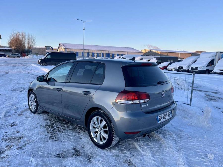 Pelēks Volkswagen Golf 2011 Tauragė, ar dzinēja tilpumu 1.60 L un nobraukumu 146 tūkst. km par 5950 €, foto 10 vietnē AUTOMOTO.COM.LV