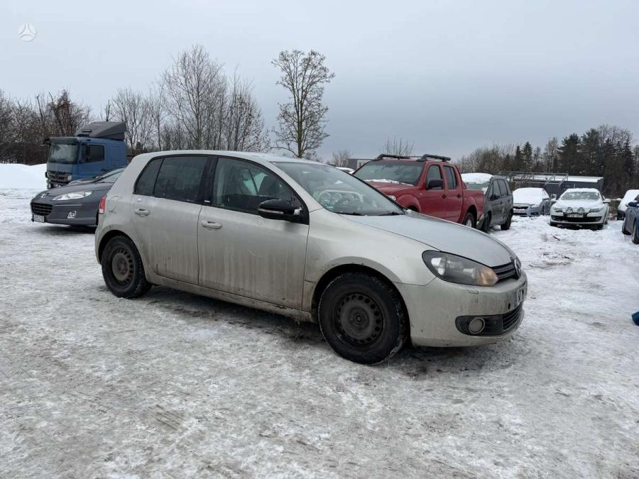Grey Volkswagen Golf 2011 in Kaunas, with an engine capacity of 1.20 L and mileage of 198 thousand km for 1800 €, photo 2 on AUTOMOTO.COM.LV