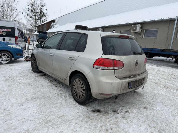 Grey Volkswagen Golf 2011 in Kaunas, with an engine capacity of 1.20 L and mileage of 198 thousand km for 1800 €, photo 5 on AUTOMOTO.COM.LV