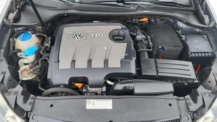 Grey Volkswagen Golf 2011 in Siauliai, with an engine capacity of 1.60 L and mileage of 159 thousand km for 4650 €, photo 26 on AUTOMOTO.COM.LV