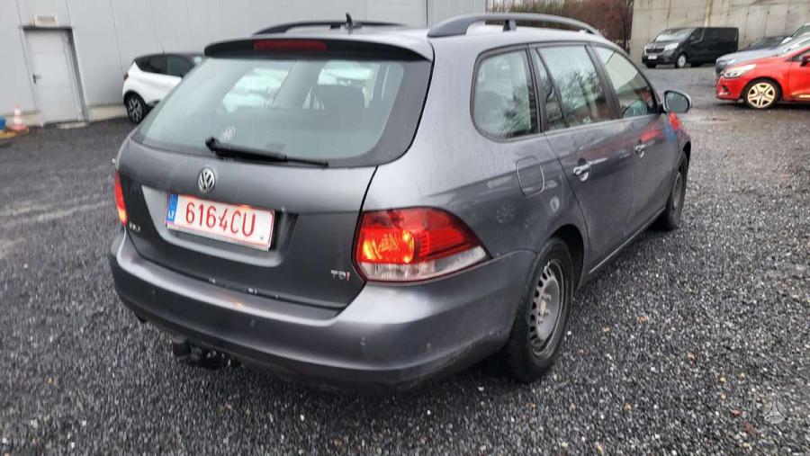 Grey Volkswagen Golf 2011 in Siauliai, with an engine capacity of 1.60 L and mileage of 159 thousand km for 4650 €, photo 29 on AUTOMOTO.COM.LV