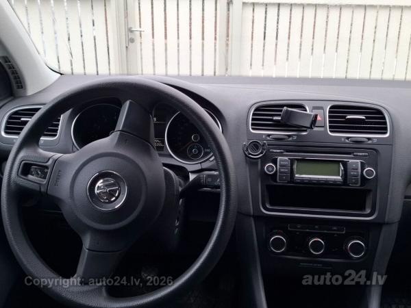 Pelēks Volkswagen Golf 2011 Tallina, ar dzinēja tilpumu 1.20 L un nobraukumu 146 tūkst. km par 3000 €, foto 5 vietnē AUTOMOTO.COM.LV