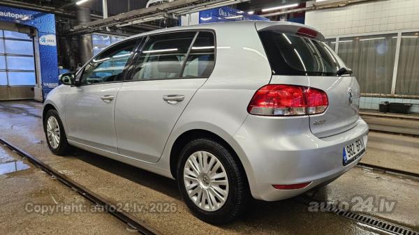 Pelēks Volkswagen Golf 2011 Tallina, ar dzinēja tilpumu 1.20 L un nobraukumu 262 tūkst. km par 3500 €, foto 2 vietnē AUTOMOTO.COM.LV