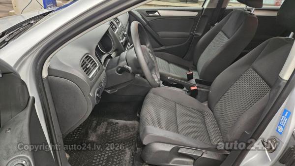 Pelēks Volkswagen Golf 2011 Tallina, ar dzinēja tilpumu 1.20 L un nobraukumu 262 tūkst. km par 3500 €, foto 7 vietnē AUTOMOTO.COM.LV