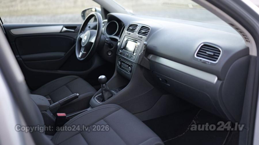 Pelēks Volkswagen Golf 2011 Tallina, ar dzinēja tilpumu 1.60 L un nobraukumu 243 tūkst. km par 4999 €, foto 13 vietnē AUTOMOTO.COM.LV