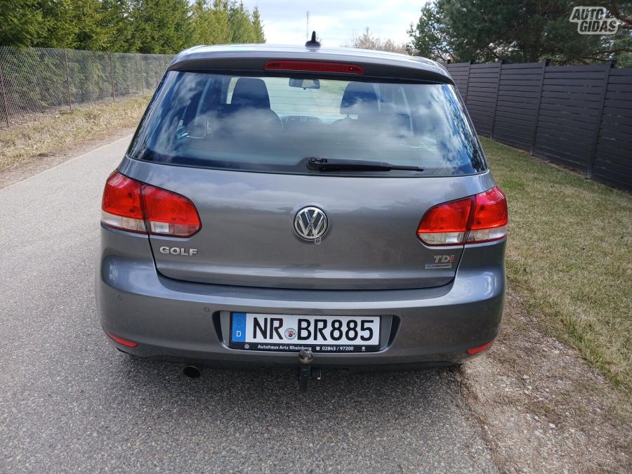 Grey Volkswagen Golf 2011 in Utena, with an engine capacity of 1.60 L and mileage of 220 thousand km for 4500 €, photo 14 on AUTOMOTO.COM.LV
