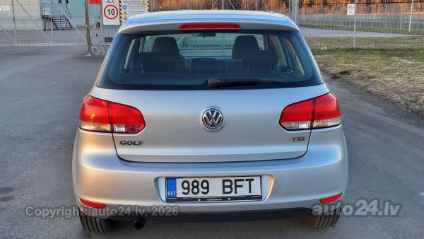 Pelēks Volkswagen Golf 2011 Tallina, ar dzinēja tilpumu 1.20 L un nobraukumu 107 tūkst. km par 4490 €, foto 2 vietnē AUTOMOTO.COM.LV