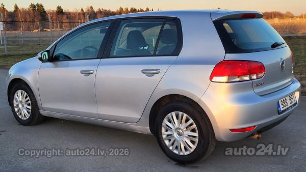 Pelēks Volkswagen Golf 2011 Tallina, ar dzinēja tilpumu 1.20 L un nobraukumu 107 tūkst. km par 4490 €, foto 7 vietnē AUTOMOTO.COM.LV