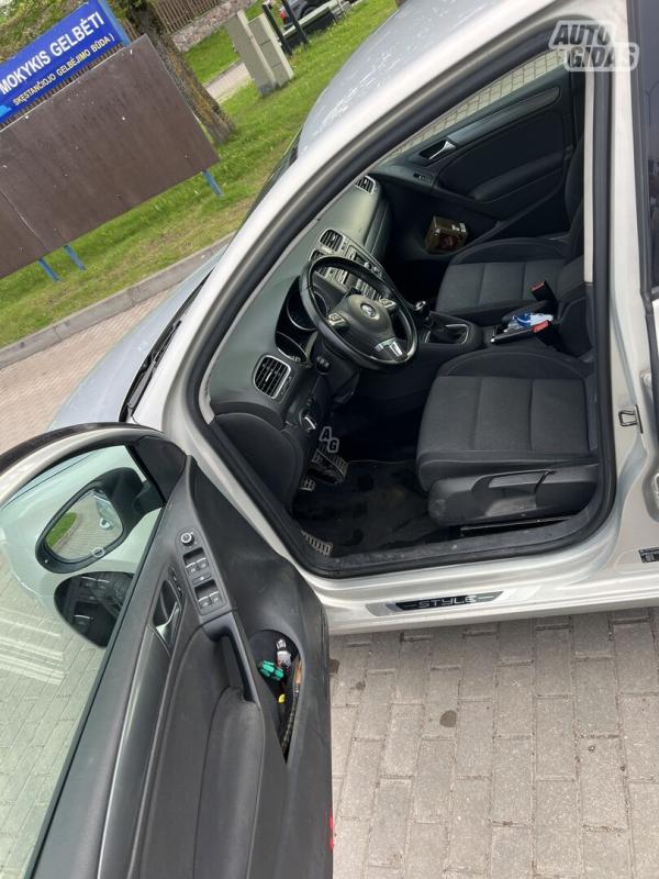 Grey Volkswagen Golf 2011 in Trakai, with an engine capacity of 1.60 L and mileage of 232 thousand km for 4300 €, photo 7 on AUTOMOTO.COM.LV