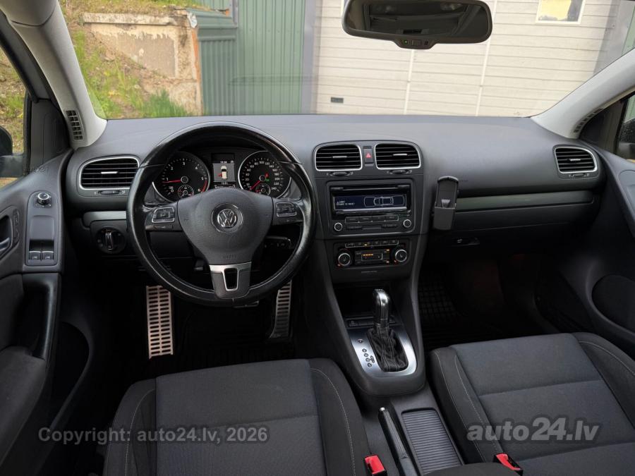 Grey Volkswagen Golf 2011 in Viljandi, with an engine capacity of 1.60 L and mileage of 348 thousand km for 2790 €, photo 8 on AUTOMOTO.COM.LV