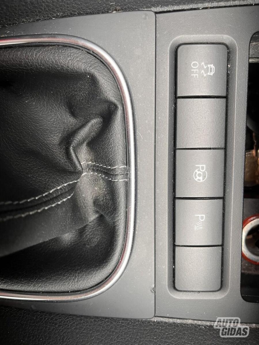 Grey Volkswagen Golf 2011 in Siauliai, with an engine capacity of 1.60 L and mileage of 256 thousand km for 3600 €, photo 12 on AUTOMOTO.COM.LV