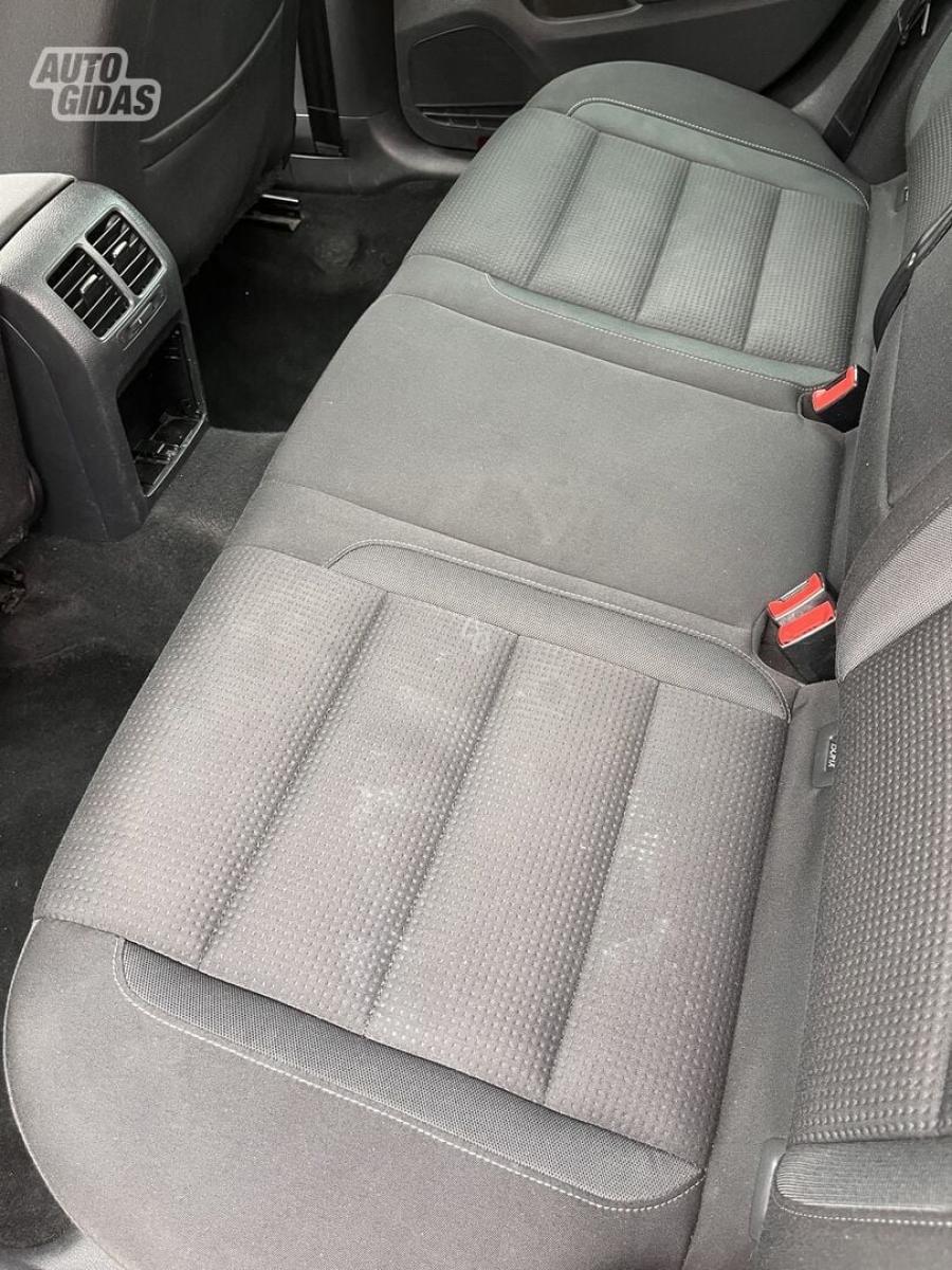 Grey Volkswagen Golf 2011 in Siauliai, with an engine capacity of 1.60 L and mileage of 256 thousand km for 3600 €, photo 13 on AUTOMOTO.COM.LV