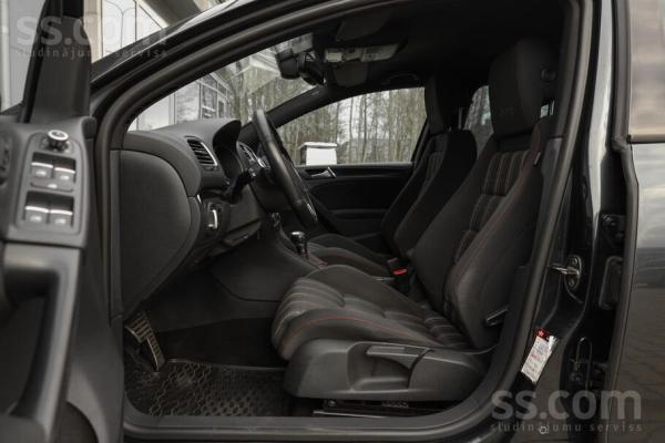 Pelēks Volkswagen Golf 2011 Rīga, ar dzinēja tilpumu 2.00 L un nobraukumu 0 tūkst. km par 7995 €, foto 10 vietnē AUTOMOTO.COM.LV