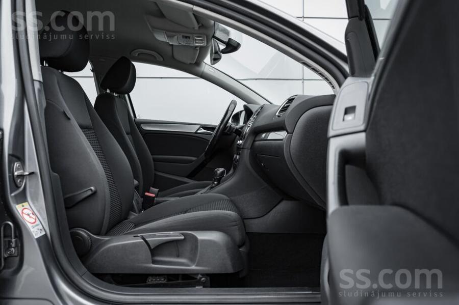Grey Volkswagen Golf 2011 in Riga, with an engine capacity of 1.60 L and mileage of 0 thousand km for 5500 €, photo 10 on AUTOMOTO.COM.LV