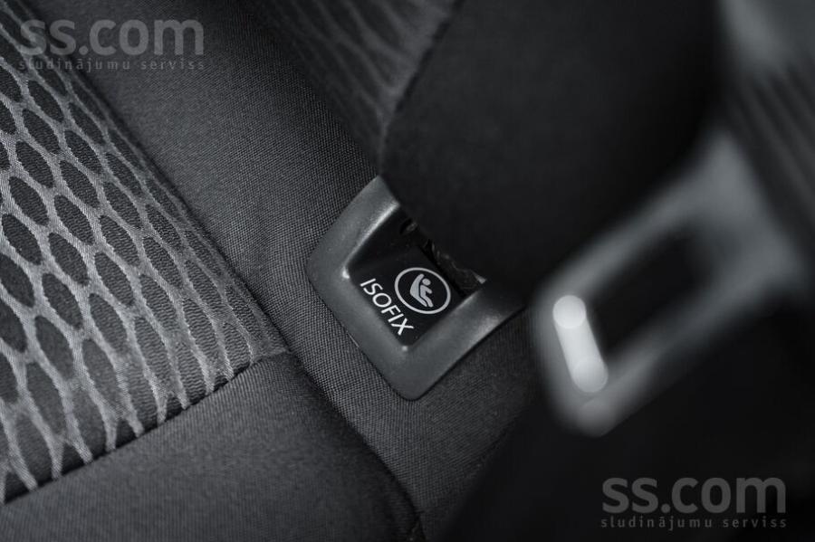 Grey Volkswagen Golf 2011 in Riga, with an engine capacity of 1.60 L and mileage of 0 thousand km for 5500 €, photo 12 on AUTOMOTO.COM.LV
