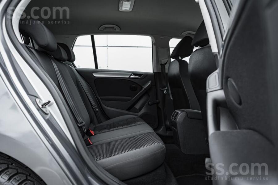 Grey Volkswagen Golf 2011 in Riga, with an engine capacity of 1.60 L and mileage of 0 thousand km for 5500 €, photo 13 on AUTOMOTO.COM.LV