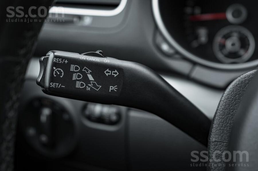 Grey Volkswagen Golf 2011 in Riga, with an engine capacity of 1.60 L and mileage of 0 thousand km for 5500 €, photo 15 on AUTOMOTO.COM.LV