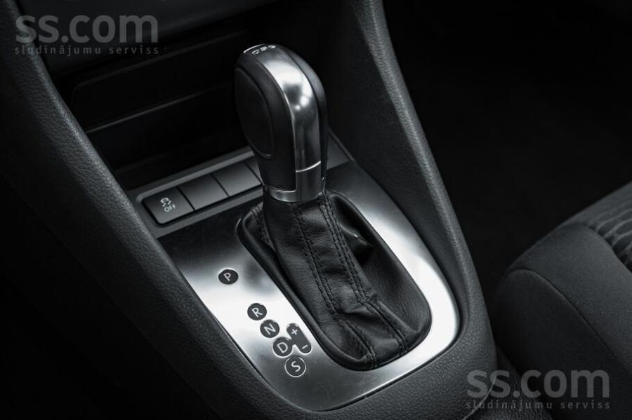 Grey Volkswagen Golf 2011 in Riga, with an engine capacity of 1.60 L and mileage of 0 thousand km for 5500 €, photo 20 on AUTOMOTO.COM.LV