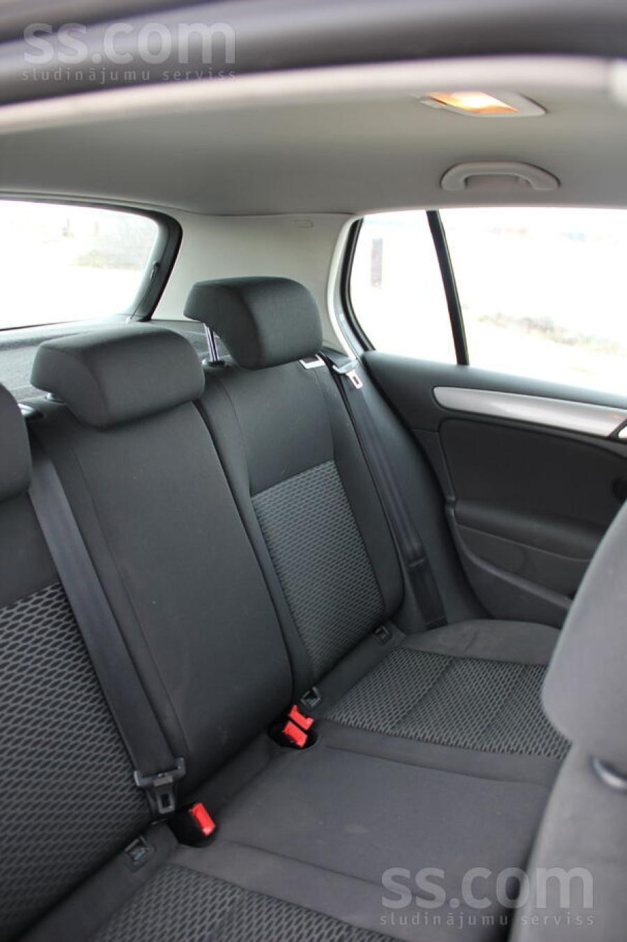 Grey Volkswagen Golf 2011 in Riga, with an engine capacity of 1.60 L and mileage of 301 thousand km for 2900 €, photo 7 on AUTOMOTO.COM.LV